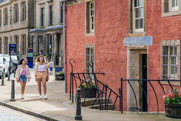 Visit Dunfermline